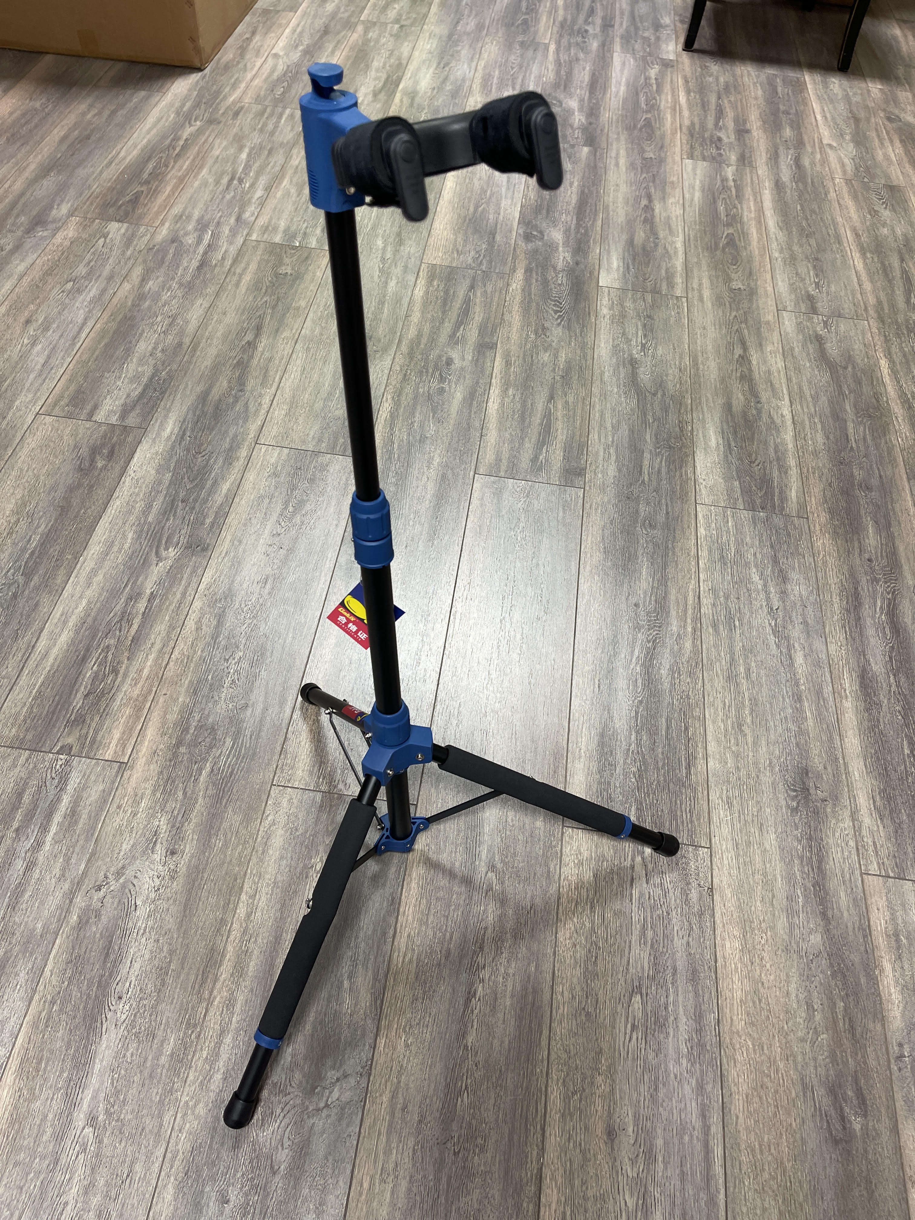 Guitar Stand-210 - Soundwave Guitars